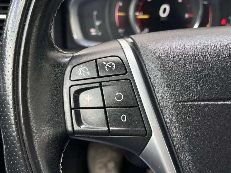 Volvo V60 2018 Rīga, ar dzinēja tilpumu 2.00 L un nobraukumu 169 tūkst. km par 9750 €, foto 22 vietnē AUTOMOTO.COM.LV