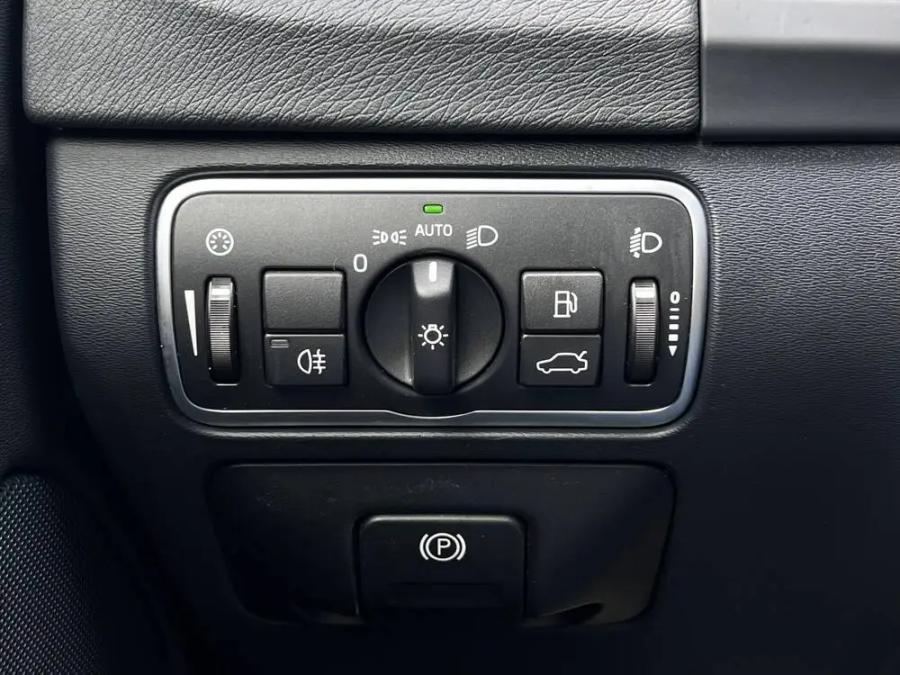 Volvo V60 2018 Rīga, ar dzinēja tilpumu 2.00 L un nobraukumu 169 tūkst. km par 9750 €, foto 23 vietnē AUTOMOTO.COM.LV