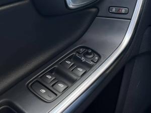 Volvo V60 2018 Rīga, ar dzinēja tilpumu 2.00 L un nobraukumu 169 tūkst. km par 9750 €, foto 24 vietnē AUTOMOTO.COM.LV