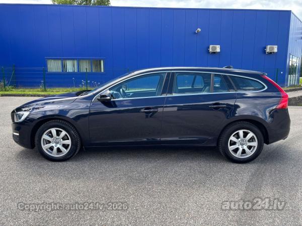Volvo V60 2018 in Paide, with an engine capacity of 2.00 L and mileage of 285 thousand km for 8890 €, photo 3 on AUTOMOTO.COM.LV