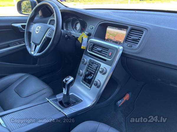 Volvo V60 2018 in Paide, with an engine capacity of 2.00 L and mileage of 285 thousand km for 8890 €, photo 8 on AUTOMOTO.COM.LV