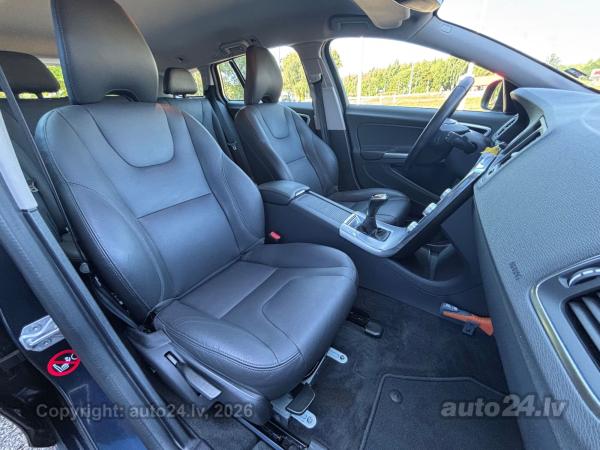 Volvo V60 2018 in Paide, with an engine capacity of 2.00 L and mileage of 285 thousand km for 8890 €, photo 10 on AUTOMOTO.COM.LV