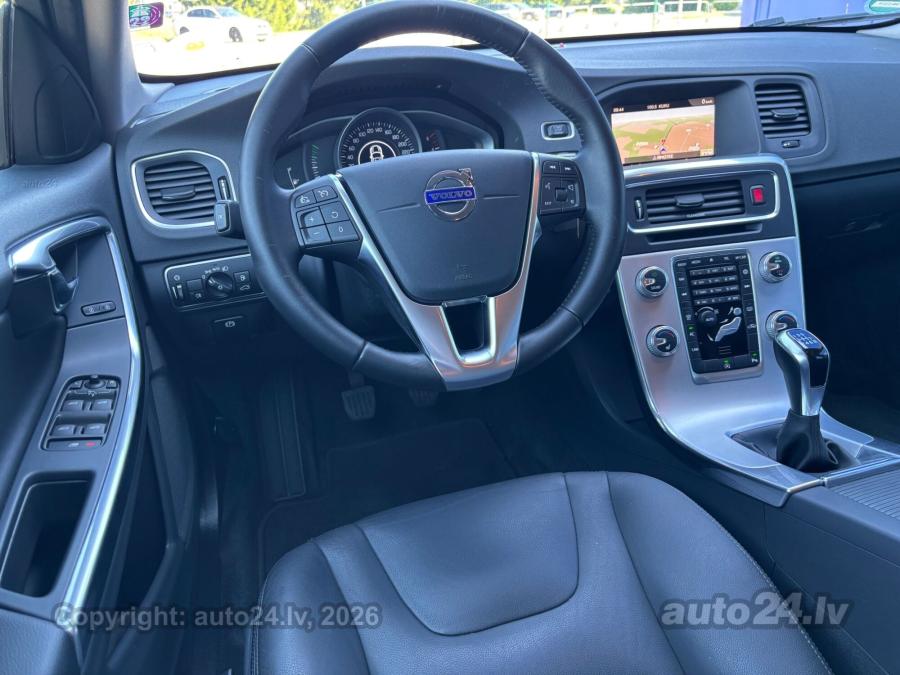 Volvo V60 2018 Paide, ar dzinēja tilpumu 2.00 L un nobraukumu 285 tūkst. km par 8890 €, foto 12 vietnē AUTOMOTO.COM.LV