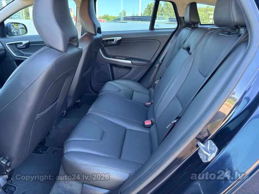 Volvo V60 2018 Paide, ar dzinēja tilpumu 2.00 L un nobraukumu 285 tūkst. km par 8890 €, foto 16 vietnē AUTOMOTO.COM.LV