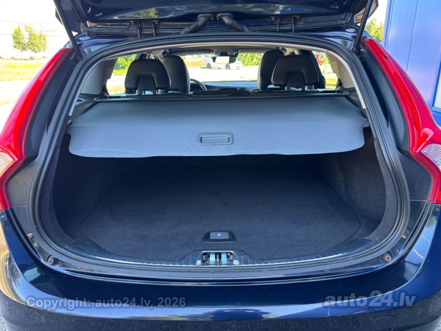 Volvo V60 2018 Paide, ar dzinēja tilpumu 2.00 L un nobraukumu 285 tūkst. km par 8890 €, foto 24 vietnē AUTOMOTO.COM.LV