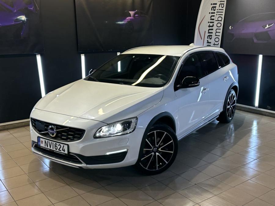 Volvo V60 2018 in Vilnius, with an engine capacity of 2.00 L and mileage of 221 thousand km for 12750 €, photo 1 on AUTOMOTO.COM.LV