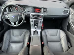Volvo V60 2018 in Vilnius, with an engine capacity of 2.00 L and mileage of 221 thousand km for 12750 €, photo 4 on AUTOMOTO.COM.LV
