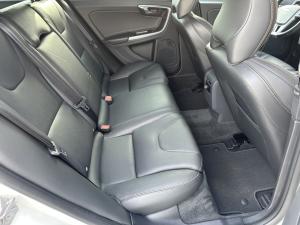 Volvo V60 2018 in Vilnius, with an engine capacity of 2.00 L and mileage of 221 thousand km for 12750 €, photo 6 on AUTOMOTO.COM.LV