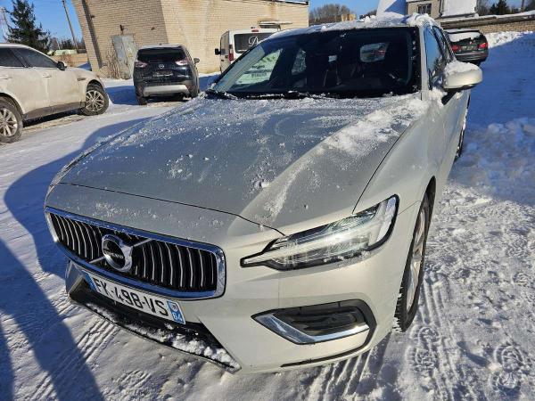 Volvo V60 2019 in Taurage, with an engine capacity of 1.97 L and mileage of 290 thousand km for 12900 €, photo 2 on AUTOMOTO.COM.LV