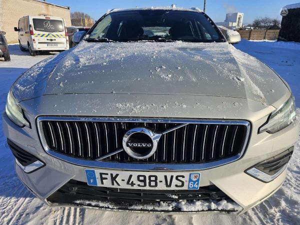 Volvo V60 2019 in Taurage, with an engine capacity of 1.97 L and mileage of 290 thousand km for 12900 €, photo 3 on AUTOMOTO.COM.LV