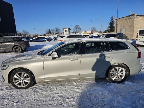 Volvo V60 2019 in Taurage, with an engine capacity of 1.97 L and mileage of 290 thousand km for 12900 €, photo 5 on AUTOMOTO.COM.LV