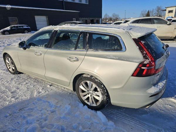 Volvo V60 2019 in Taurage, with an engine capacity of 1.97 L and mileage of 290 thousand km for 12900 €, photo 8 on AUTOMOTO.COM.LV