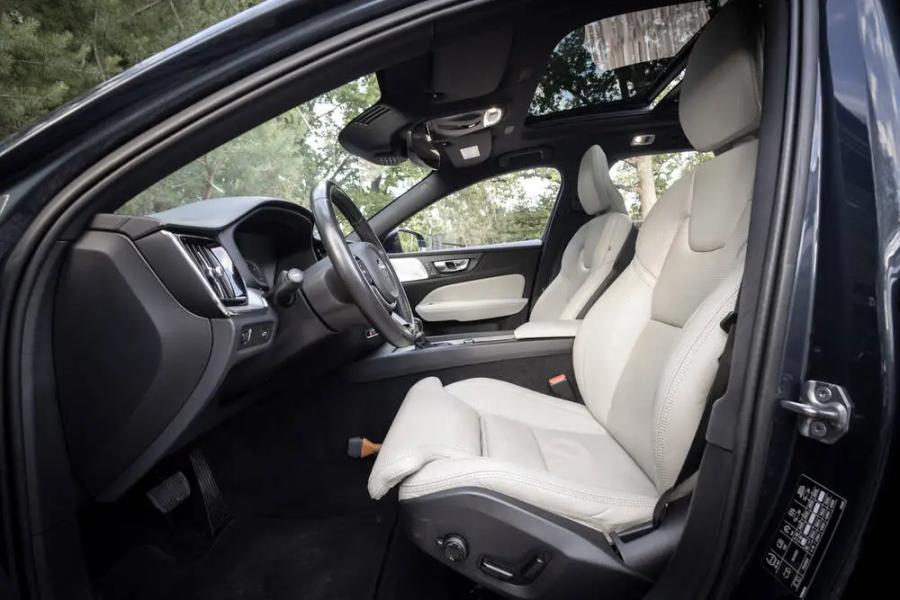Volvo V60 2019 Jelgava, ar dzinēja tilpumu 2.00 L un nobraukumu 225 tūkst. km par 18800 €, foto 15 vietnē AUTOMOTO.COM.LV