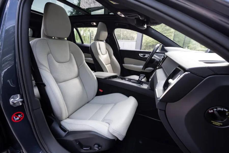 Volvo V60 2019 Jelgava, ar dzinēja tilpumu 2.00 L un nobraukumu 225 tūkst. km par 18800 €, foto 18 vietnē AUTOMOTO.COM.LV