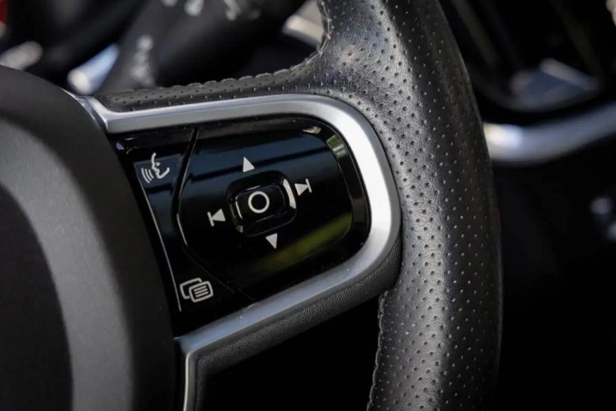 Volvo V60 2019 Jelgava, ar dzinēja tilpumu 2.00 L un nobraukumu 225 tūkst. km par 18800 €, foto 29 vietnē AUTOMOTO.COM.LV