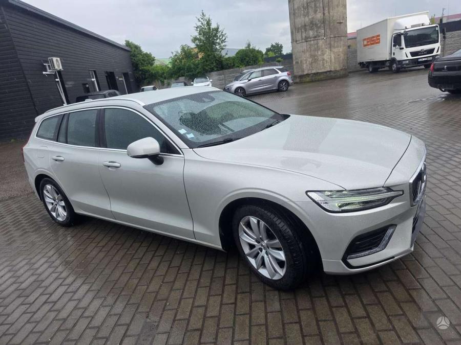 Volvo V60 2019 Tauragė, ar dzinēja tilpumu 1.98 L un nobraukumu 290 tūkst. km par 12300 €, foto 1 vietnē AUTOMOTO.COM.LV