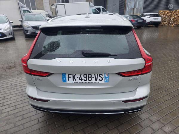Volvo V60 2019 in Taurage, with an engine capacity of 1.98 L and mileage of 290 thousand km for 12300 €, photo 4 on AUTOMOTO.COM.LV