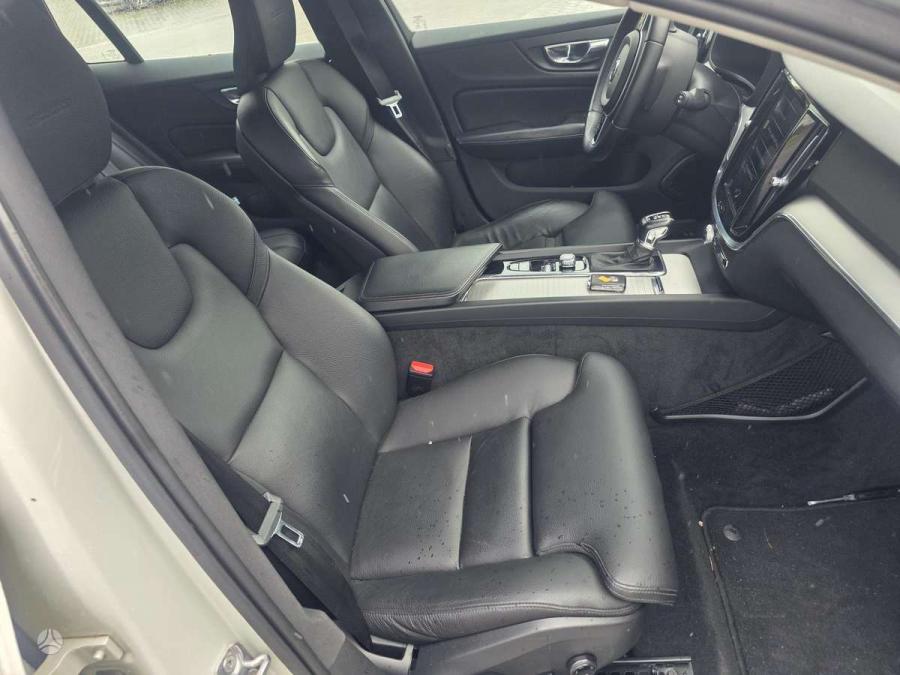 Volvo V60 2019 Tauragė, ar dzinēja tilpumu 1.98 L un nobraukumu 290 tūkst. km par 12300 €, foto 14 vietnē AUTOMOTO.COM.LV