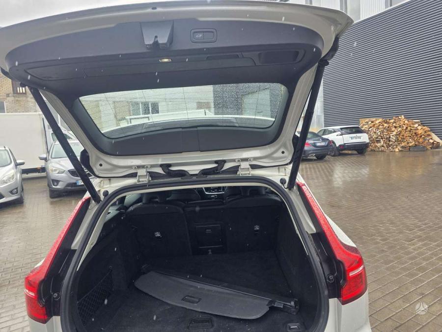 Volvo V60 2019 Tauragė, ar dzinēja tilpumu 1.98 L un nobraukumu 290 tūkst. km par 12300 €, foto 16 vietnē AUTOMOTO.COM.LV