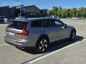 Volvo V60 2019 in Riga, with an engine capacity of 2.00 L and mileage of 95 thousand km for 22500 €, photo 4 on AUTOMOTO.COM.LV