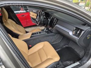 Volvo V60 2019 in Riga, with an engine capacity of 2.00 L and mileage of 95 thousand km for 22500 €, photo 7 on AUTOMOTO.COM.LV