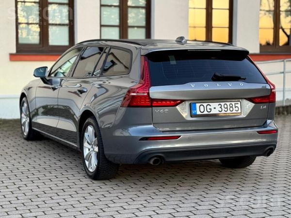 Volvo V60 2020 Jelgava, ar dzinēja tilpumu 2.00 L un nobraukumu 70 tūkst. km par 20500 €, foto 3 vietnē AUTOMOTO.COM.LV