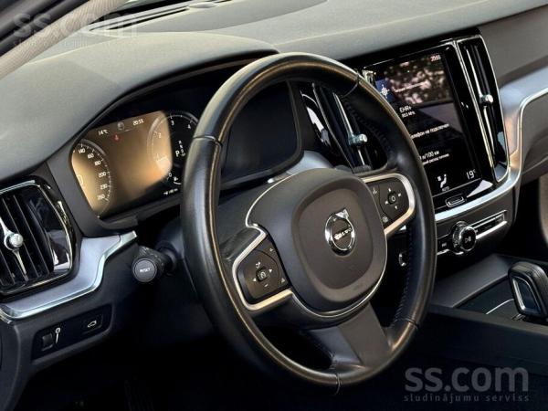 Volvo V60 2020 Jelgava, ar dzinēja tilpumu 2.00 L un nobraukumu 70 tūkst. km par 20500 €, foto 5 vietnē AUTOMOTO.COM.LV