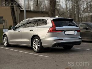 Volvo V60 2020 in Riga, with an engine capacity of 2.00 L and mileage of 230 thousand km for 17550 €, photo 4 on AUTOMOTO.COM.LV