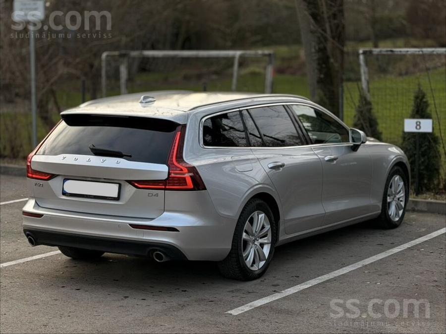 Volvo V60 2020 in Riga, with an engine capacity of 2.00 L and mileage of 230 thousand km for 17550 €, photo 5 on AUTOMOTO.COM.LV