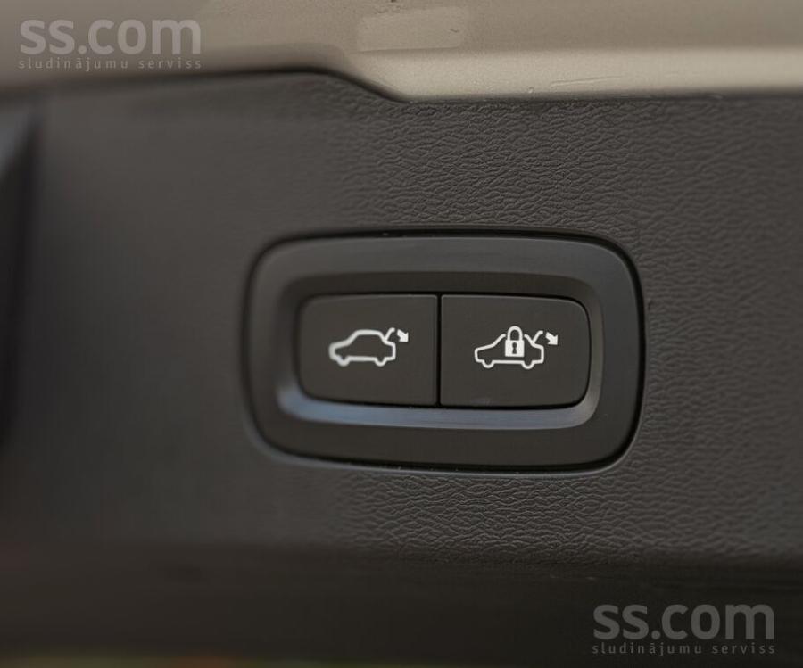 Volvo V60 2020 in Riga, with an engine capacity of 2.00 L and mileage of 230 thousand km for 17550 €, photo 14 on AUTOMOTO.COM.LV