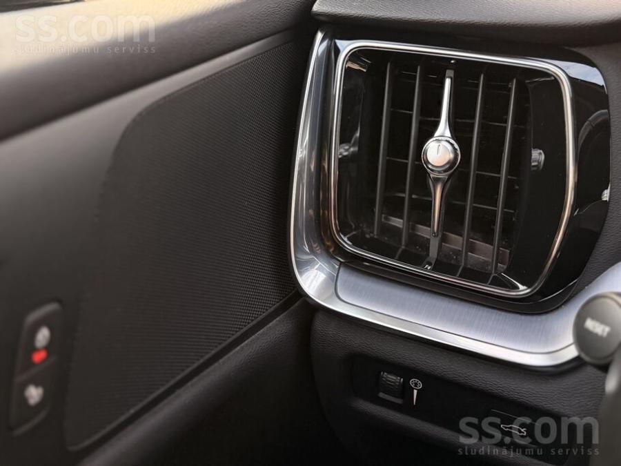 Volvo V60 2020 in Riga, with an engine capacity of 2.00 L and mileage of 230 thousand km for 17550 €, photo 16 on AUTOMOTO.COM.LV