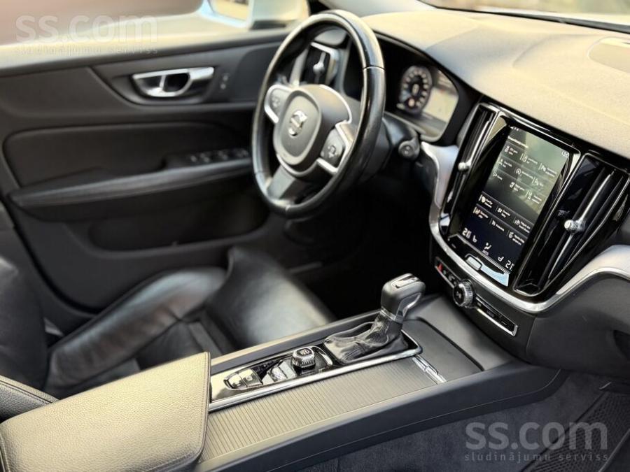 Volvo V60 2020 in Riga, with an engine capacity of 2.00 L and mileage of 230 thousand km for 17550 €, photo 18 on AUTOMOTO.COM.LV