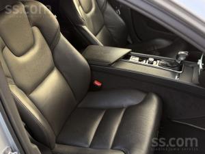 Volvo V60 2020 in Riga, with an engine capacity of 2.00 L and mileage of 230 thousand km for 17550 €, photo 19 on AUTOMOTO.COM.LV