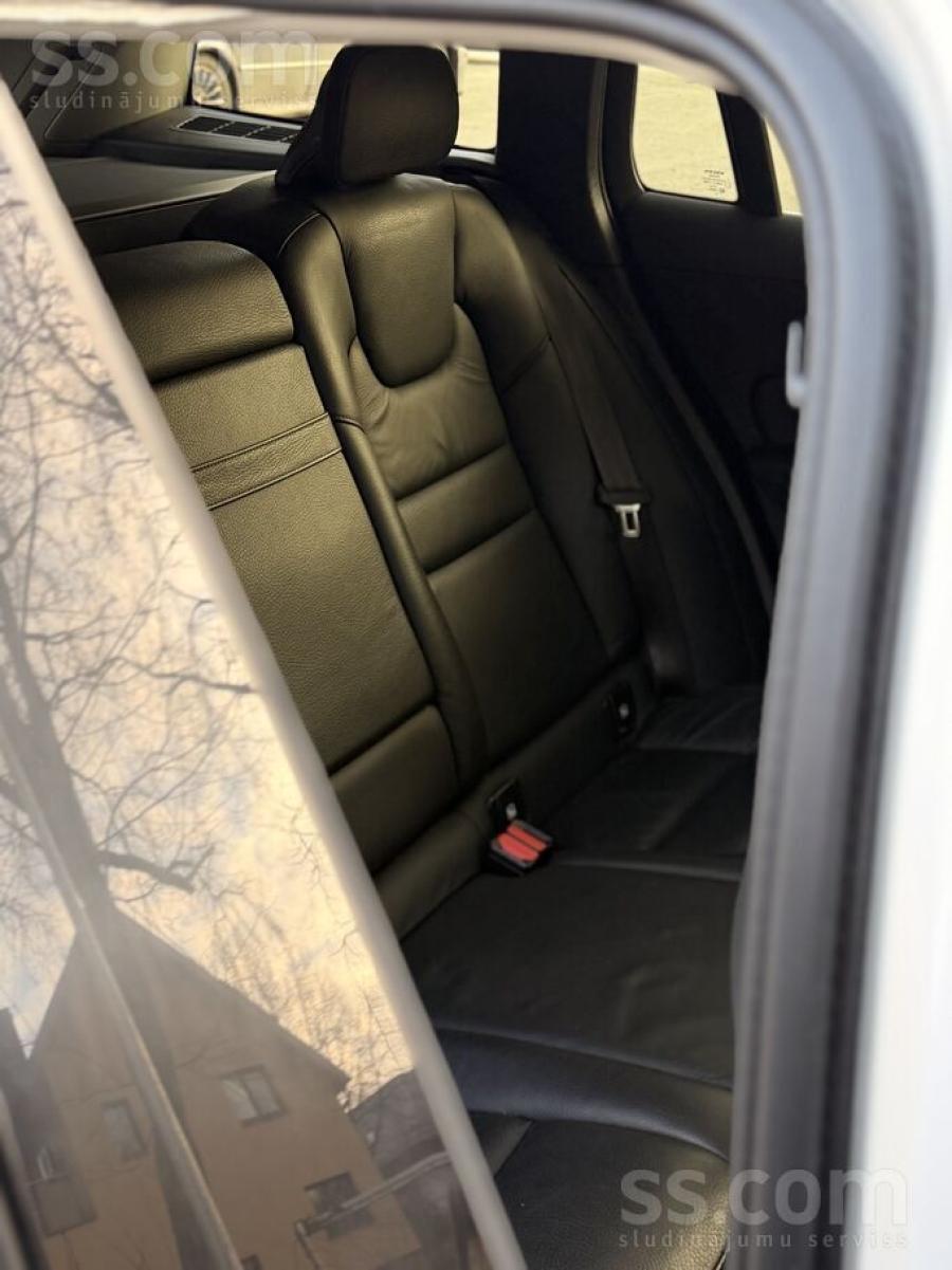 Volvo V60 2020 in Riga, with an engine capacity of 2.00 L and mileage of 230 thousand km for 17550 €, photo 20 on AUTOMOTO.COM.LV