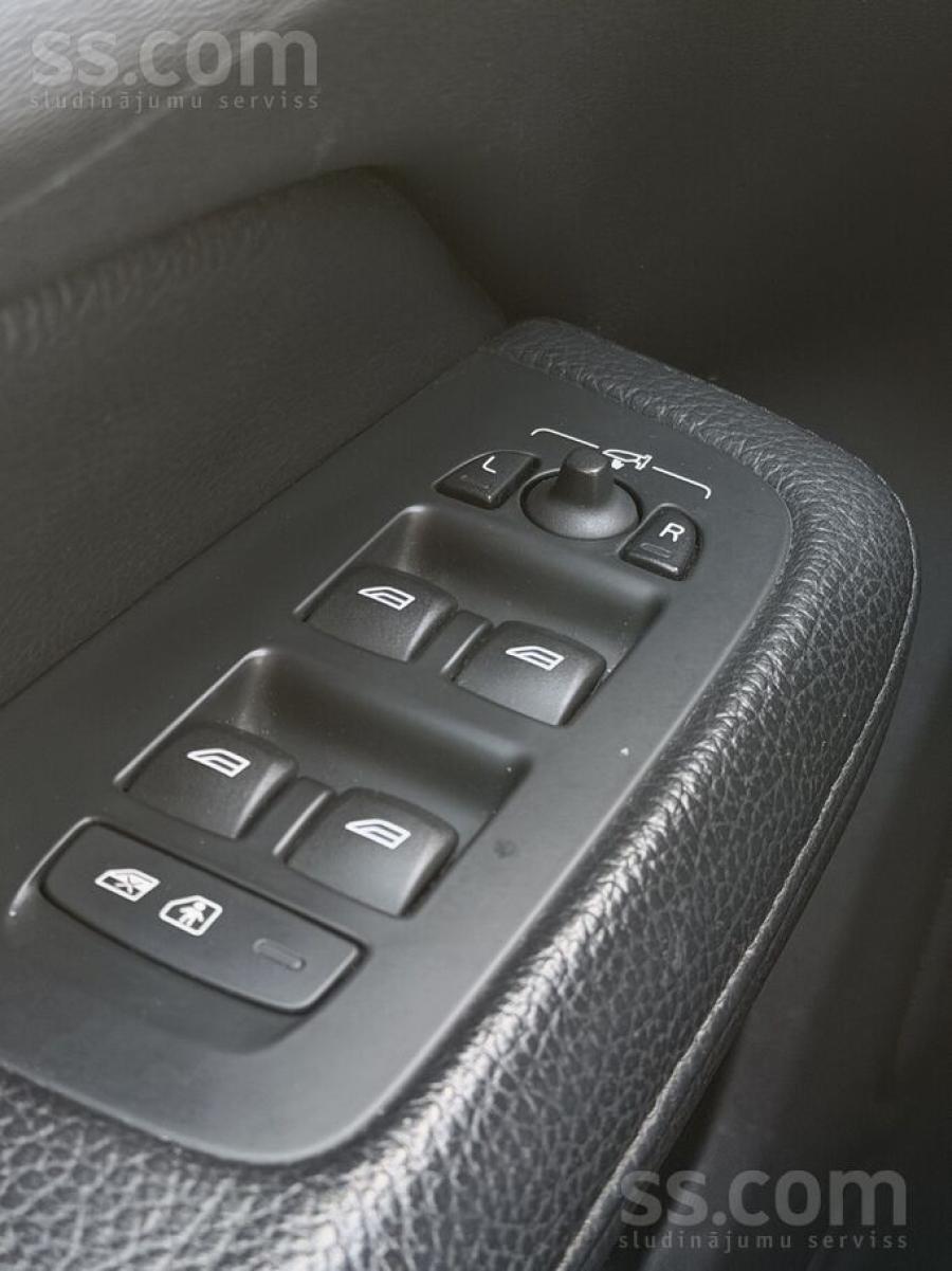 Volvo V60 2020 in Riga, with an engine capacity of 2.00 L and mileage of 230 thousand km for 17550 €, photo 21 on AUTOMOTO.COM.LV