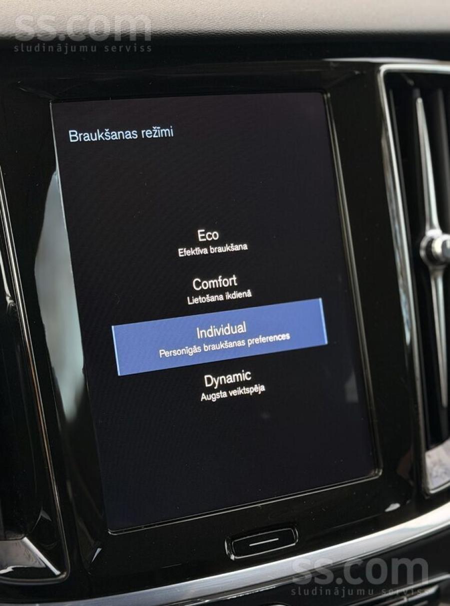 Volvo V60 2020 in Riga, with an engine capacity of 2.00 L and mileage of 230 thousand km for 17550 €, photo 26 on AUTOMOTO.COM.LV