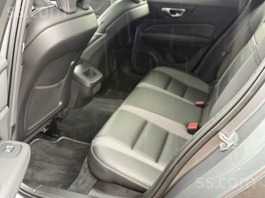 Volvo V60 2020 in Riga, with an engine capacity of 2.00 L and mileage of 127 thousand km for 19700 €, photo 17 on AUTOMOTO.COM.LV
