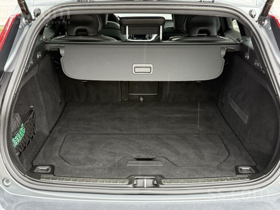Volvo V60 2020 in Riga, with an engine capacity of 2.00 L and mileage of 127 thousand km for 19700 €, photo 18 on AUTOMOTO.COM.LV