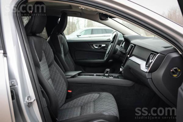 Volvo V60 2021 in Tukums, with an engine capacity of 2.00 L and mileage of 195 thousand km for 15790 €, photo 8 on AUTOMOTO.COM.LV