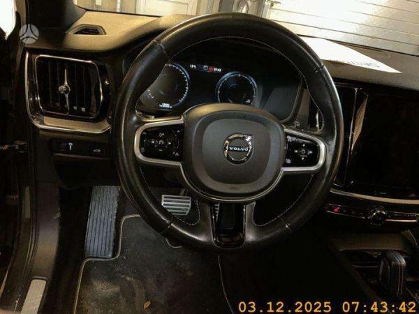 Volvo V60 2021 in Vilnius, with an engine capacity of 1.97 L and mileage of 233 thousand km for 16990 €, photo 6 on AUTOMOTO.COM.LV