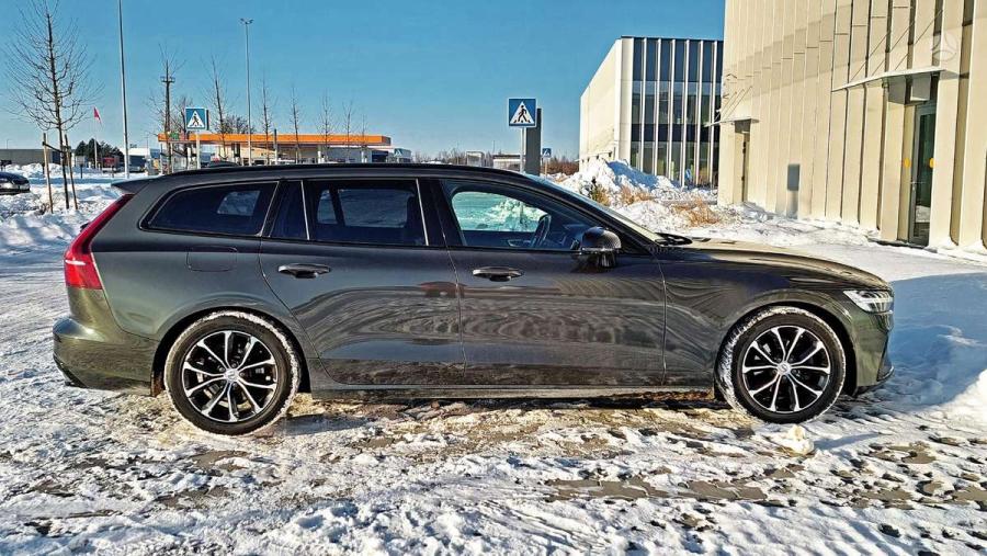 Volvo V60 2021 in Vilnius, with an engine capacity of 1.97 L and mileage of 235 thousand km for 16990 €, photo 9 on AUTOMOTO.COM.LV