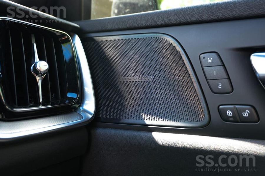 Volvo V60 2021 in Riga, with an engine capacity of 2.00 L and mileage of 245 thousand km for 16890 €, photo 11 on AUTOMOTO.COM.LV