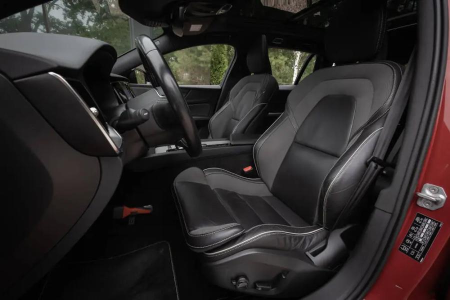 Volvo V60 2021 Jelgava, ar dzinēja tilpumu 2.00 L un nobraukumu 212 tūkst. km par 18800 €, foto 11 vietnē AUTOMOTO.COM.LV