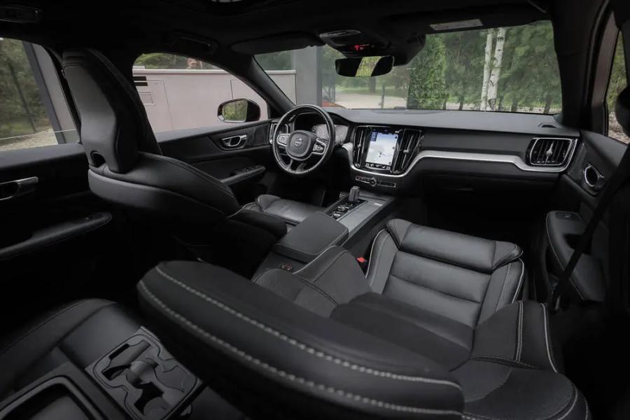 Volvo V60 2021 Jelgava, ar dzinēja tilpumu 2.00 L un nobraukumu 212 tūkst. km par 18800 €, foto 13 vietnē AUTOMOTO.COM.LV