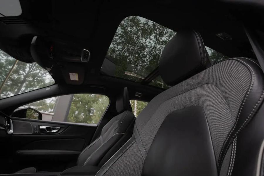 Volvo V60 2021 Jelgava, ar dzinēja tilpumu 2.00 L un nobraukumu 212 tūkst. km par 18800 €, foto 17 vietnē AUTOMOTO.COM.LV