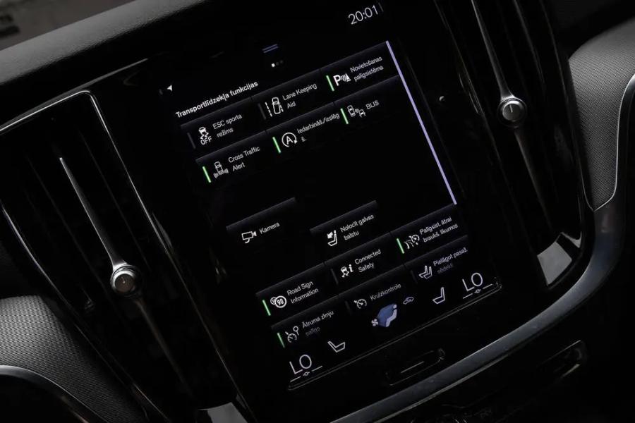 Volvo V60 2021 Jelgava, ar dzinēja tilpumu 2.00 L un nobraukumu 212 tūkst. km par 18800 €, foto 25 vietnē AUTOMOTO.COM.LV
