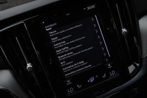 Volvo V60 2021 Jelgava, ar dzinēja tilpumu 2.00 L un nobraukumu 212 tūkst. km par 18800 €, foto 28 vietnē AUTOMOTO.COM.LV