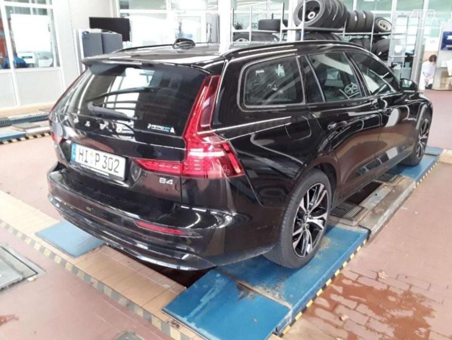 Volvo V60 2022 Kauņa, ar dzinēja tilpumu 2.00 L un nobraukumu 75 tūkst. km par 31639 €, foto 2 vietnē AUTOMOTO.COM.LV