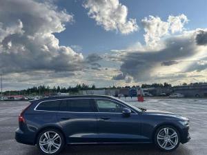 Volvo V60 2022 in Vilnius, with an engine capacity of 1.97 L and mileage of 0 thousand km for 27900 €, photo 6 on AUTOMOTO.COM.LV