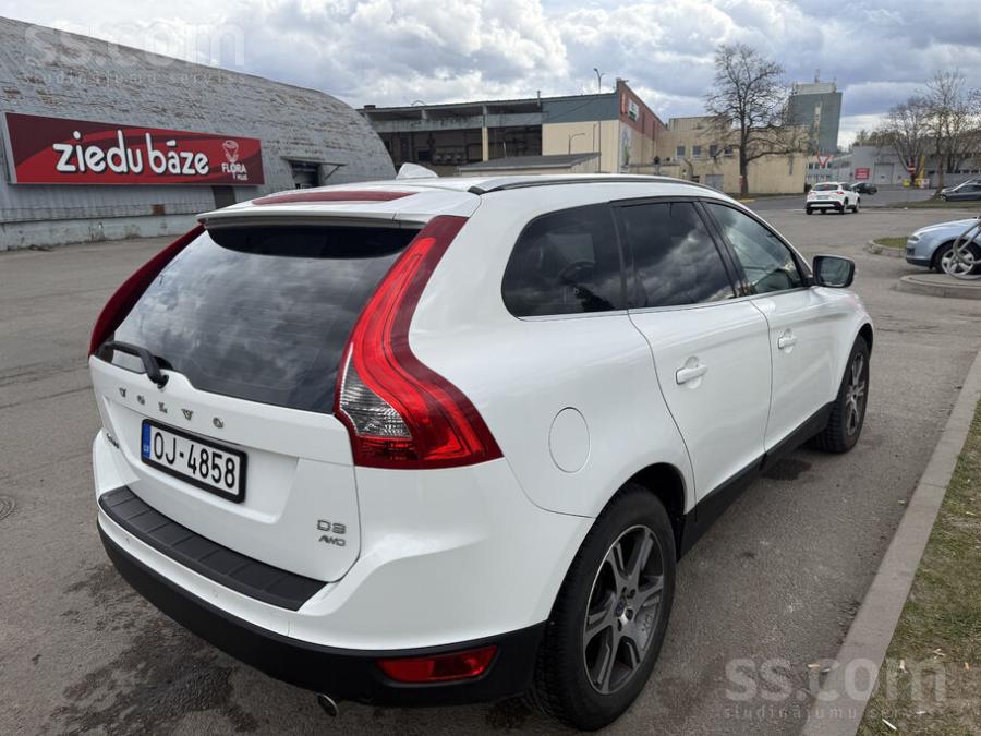 Белый Вольво B60 2012 в Рига, объемом двигателя 2.40 л и пробегом 194 тыс. км за 10900 €, фото 3 на AUTOMOTO.COM.LV